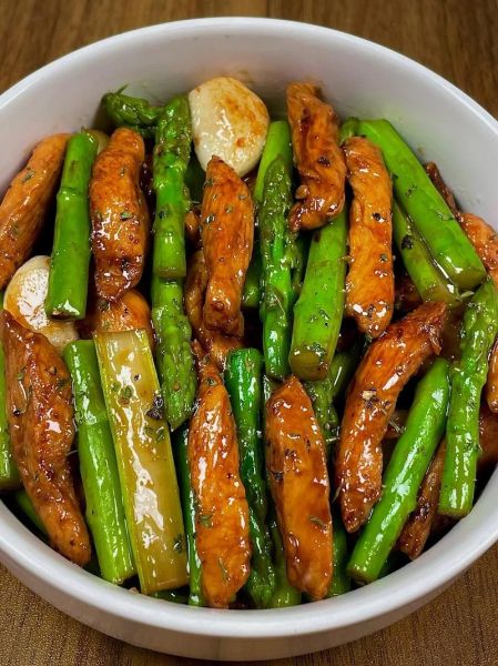 芦笋炒肉怎么炒才嫩_芦笋炒肉焯水还是不焯水-第3张图片-山城妙识 芦笋炒肉怎么炒才嫩_芦笋炒肉焯水还是不焯水-第3张图片-山城妙识