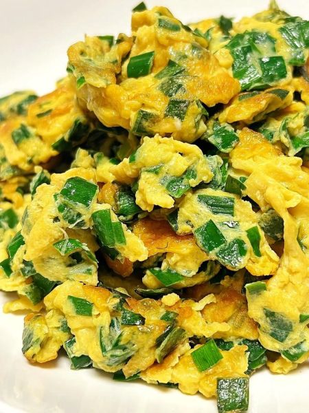 韭菜炒鸡蛋先炒什么_鸡蛋还是韭菜-第1张图片-山城妙识