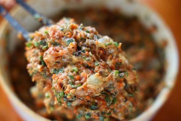 虾仁饺子用什么馅最好吃_虾仁饺子怎么调馅才弹牙-第2张图片-山城妙识 虾仁饺子用什么馅最好吃_虾仁饺子怎么调馅才弹牙-第2张图片-山城妙识