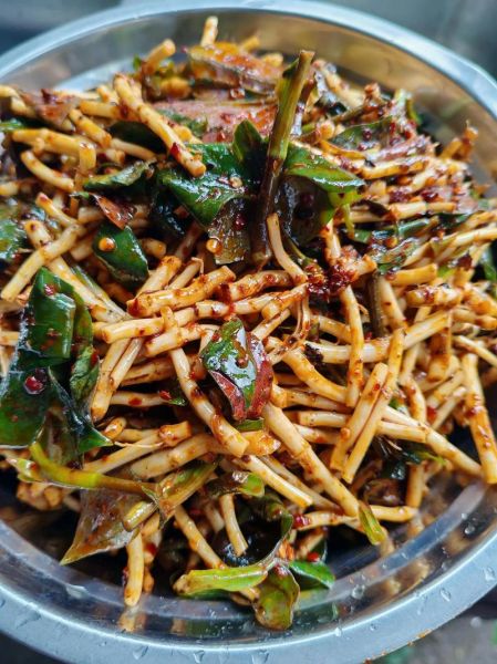 鱼腥草怎么凉拌好吃_鱼腥草有哪些食用禁忌-第1张图片-山城妙识