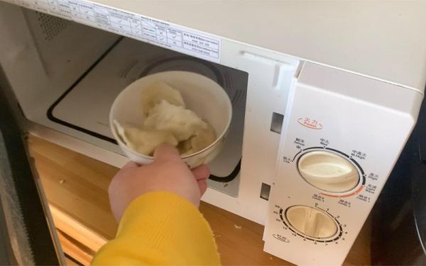 微波炉热米饭怎么不硬_微波炉热饭不干的技巧-第2张图片-山城妙识