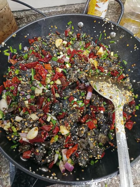 重庆辣子鸡怎么做才正宗_正宗辣子鸡用鸡腿还是整鸡-第1张图片-山城妙识