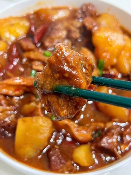 土豆炖牛肉怎么做_家常土豆炖牛肉做法大全-第3张图片-山城妙识