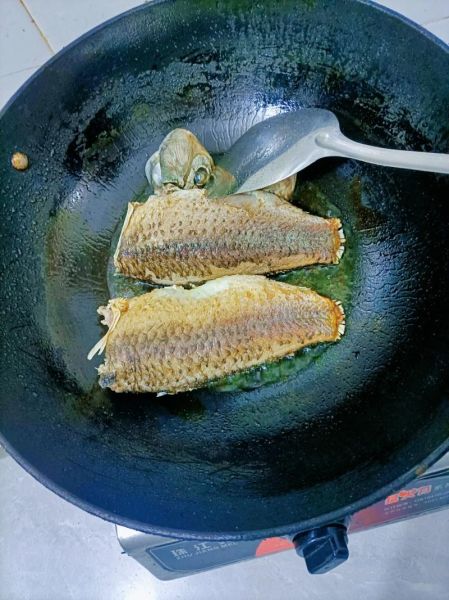 鱼汤怎么炖不腥又奶白_家常鱼汤去腥技巧-第2张图片-山城妙识