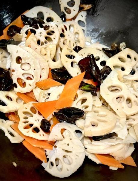 莲藕怎么炒不发黑_莲藕炒前怎么处理-第3张图片-山城妙识