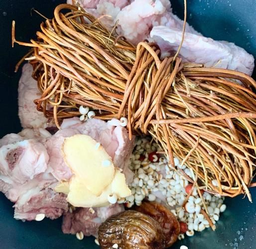 鸡骨草煲猪骨的功效与作用_鸡骨草煲猪骨的做法步骤-第1张图片-山城妙识