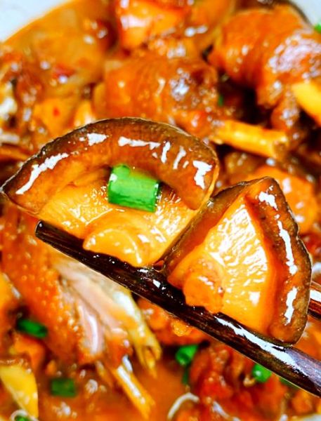 香菇炒肉怎么做好吃_香菇炖鸡的做法窍门-第1张图片-山城妙识 香菇炒肉怎么做好吃_香菇炖鸡的做法窍门-第1张图片-山城妙识