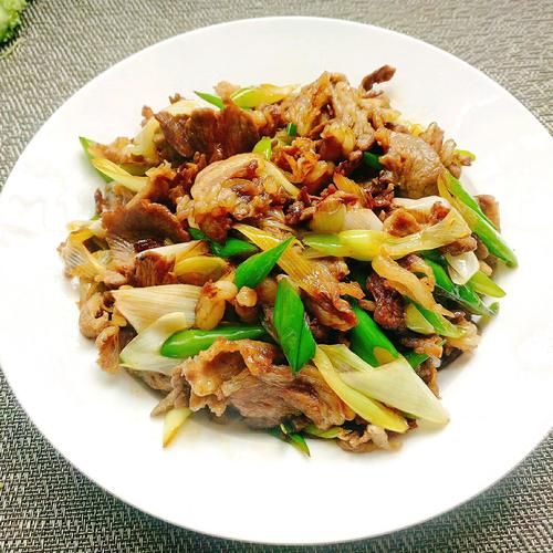 炒羊肉怎么炒才嫩_炒羊肉的家常做法窍门-第1张图片-山城妙识