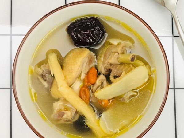 产妇炖鸡汤怎么炖_产妇炖鸡汤放什么食材-第1张图片-山城妙识 产妇炖鸡汤怎么炖_产妇炖鸡汤放什么食材-第1张图片-山城妙识