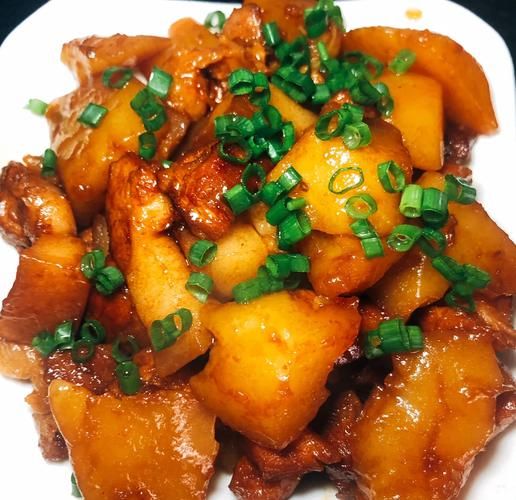 四川土豆红烧肉怎么做_家常川味红烧肉做法-第1张图片-山城妙识 四川土豆红烧肉怎么做_家常川味红烧肉做法-第1张图片-山城妙识