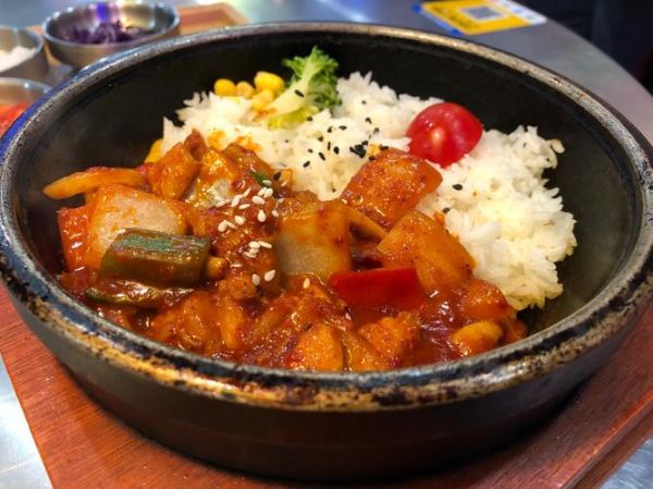 韩式炸鸡拌饭怎么做_韩式炸鸡拌饭热量高吗-第1张图片-山城妙识 韩式炸鸡拌饭怎么做_韩式炸鸡拌饭热量高吗-第1张图片-山城妙识