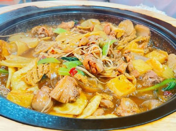 香菇炖鸡火锅怎么做_香菇炖鸡火锅用什么锅-第1张图片-山城妙识 香菇炖鸡火锅怎么做_香菇炖鸡火锅用什么锅-第1张图片-山城妙识