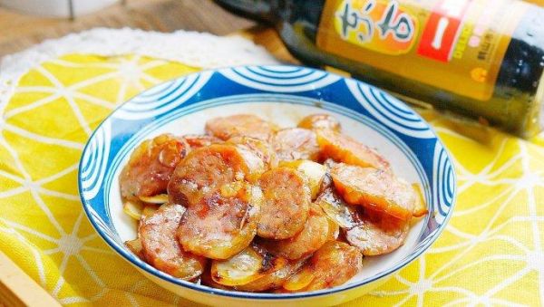 腊肠炒洋葱怎么做_腊肠炒洋葱先炒哪个-第1张图片-山城妙识