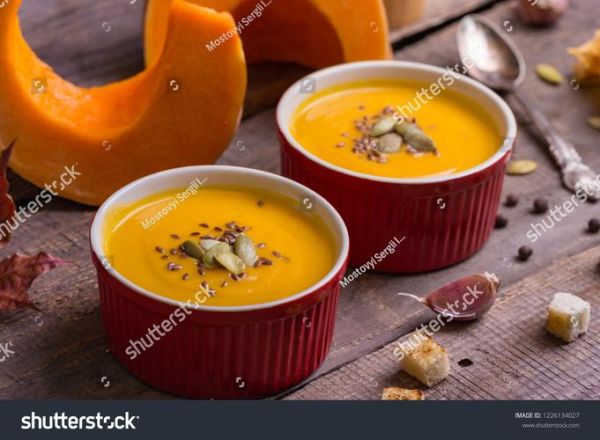 how_to_make_creamy_pumpkin_soup_vegan-第1张图片-山城妙识
