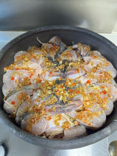 蒜蓉蒸鱼头怎么做_蒜蓉蒸鱼头蒸多久-第1张图片-山城妙识