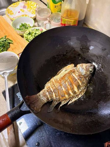 鱼怎么炸不粘锅不烂_鱼炸不烂的技巧-第2张图片-山城妙识