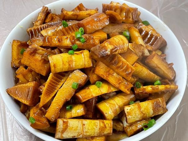 油焖笋怎么做_油焖笋需要焯水吗-第1张图片-山城妙识