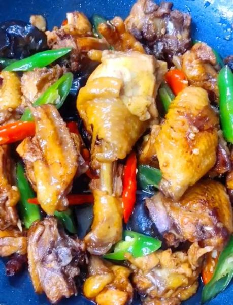 青椒炒鸡怎么做最好吃_青椒炒鸡先炒鸡还是先炒青椒-第1张图片-山城妙识 青椒炒鸡怎么做最好吃_青椒炒鸡先炒鸡还是先炒青椒-第1张图片-山城妙识
