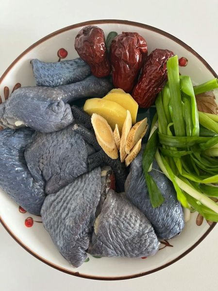 乌鸡炖什么汤好喝_乌鸡搭配什么食材最营养-第2张图片-山城妙识