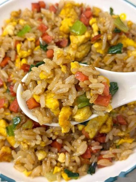 蛋炒饭怎么炒才粒粒分明_隔夜饭炒饭技巧-第2张图片-山城妙识 蛋炒饭怎么炒才粒粒分明_隔夜饭炒饭技巧-第2张图片-山城妙识