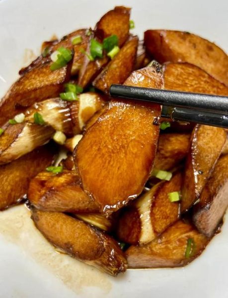 茭白怎么做好吃_茭白的功效与作用禁忌-第1张图片-山城妙识