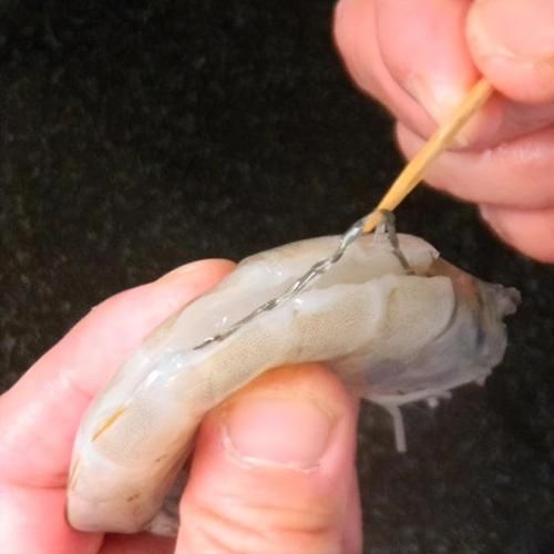 虾线怎么挑_虾线挑不干净怎么办-第2张图片-山城妙识