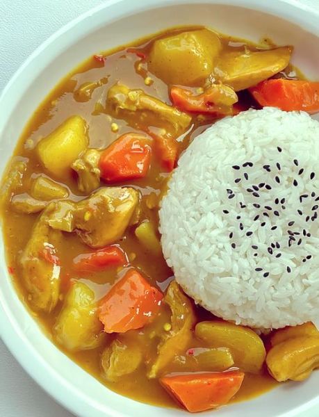 咖喱鸡饭高清图片怎么拍_咖喱鸡饭摆盘技巧-第1张图片-山城妙识