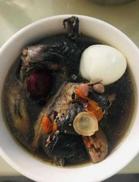 乌鸡汤什么人不能喝_四种人不宜喝乌鸡汤-第2张图片-山城妙识