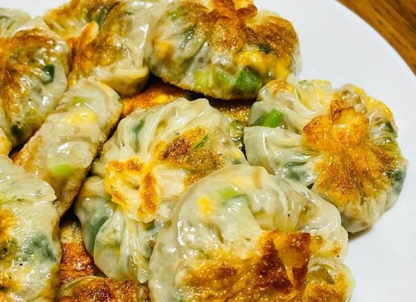 韭菜水煎包怎么做_韭菜水煎包底部金黄技巧-第3张图片-山城妙识