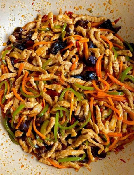 家庭版鱼香肉丝怎么做_鱼香肉丝用哪些调料-第1张图片-山城妙识