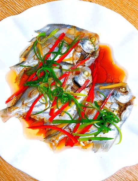 清蒸鲳鱼怎么做好吃_清蒸鲳鱼最简单的做法窍门-第3张图片-山城妙识