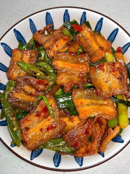 蒜苗回锅肉怎么做_家常回锅肉做法-第3张图片-山城妙识