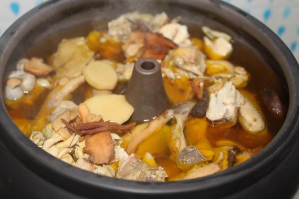 汽锅鸡怎么做_汽锅鸡是哪里的菜-第3张图片-山城妙识