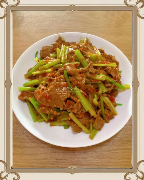 芹菜炒牛肉怎么做好吃_芹菜炒牛肉的秘诀-第1张图片-山城妙识