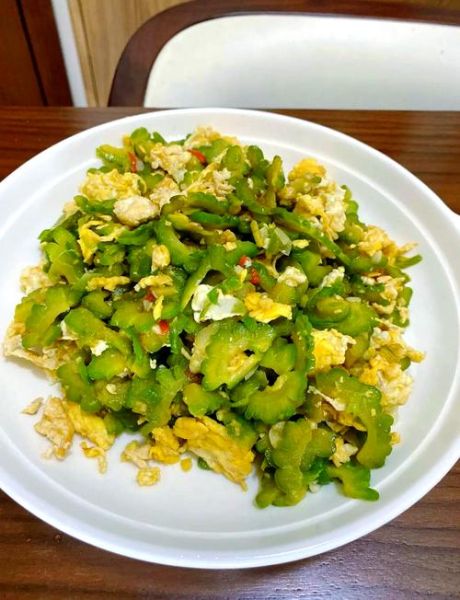 苦瓜辣椒炒鸡蛋怎么做_苦瓜辣椒炒鸡蛋做法窍门-第1张图片-山城妙识