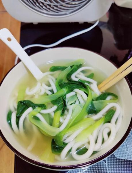 青菜汤面怎么做_青菜汤面热量高吗-第1张图片-山城妙识