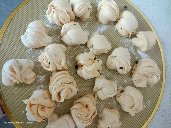 花卷怎么做_蒸花卷需要多长时间-第3张图片-山城妙识