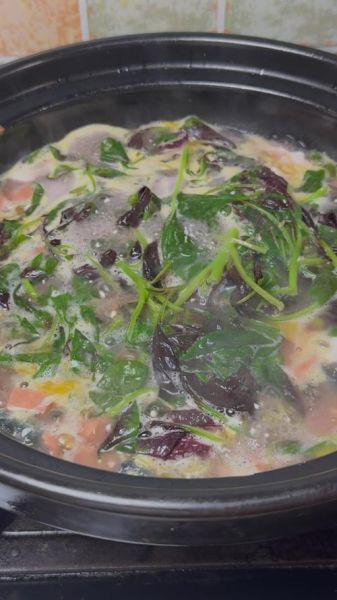 苋菜皮蛋汤的做法_苋菜皮蛋汤的功效-第2张图片-山城妙识