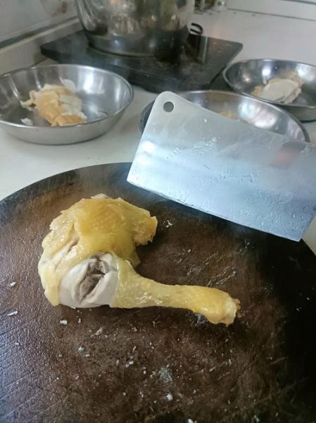 白切鸡怎么做才嫩滑_正宗白切鸡做法步骤-第2张图片-山城妙识