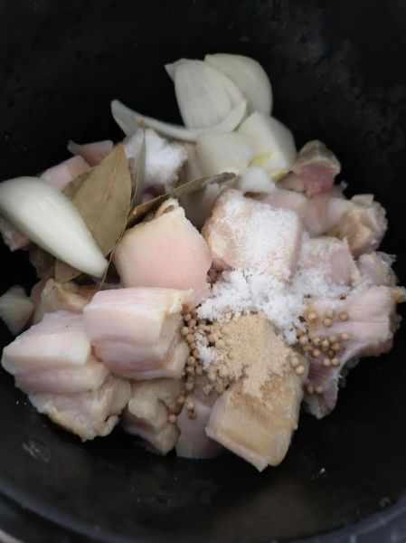 烀猪肉怎么做才软烂_烀猪肉需要焯水吗-第1张图片-山城妙识 烀猪肉怎么做才软烂_烀猪肉需要焯水吗-第1张图片-山城妙识