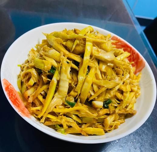 高笋炒肉要不要焯水_高笋炒肉焯水好处-第2张图片-山城妙识 高笋炒肉要不要焯水_高笋炒肉焯水好处-第2张图片-山城妙识