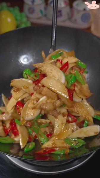 高笋炒肉要不要焯水_高笋炒肉焯水好处-第1张图片-山城妙识 高笋炒肉要不要焯水_高笋炒肉焯水好处-第1张图片-山城妙识