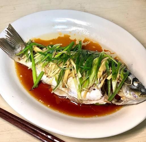 清蒸鲫鱼怎么做好吃又简单_清蒸鲫鱼几分钟最嫩-第1张图片-山城妙识 清蒸鲫鱼怎么做好吃又简单_清蒸鲫鱼几分钟最嫩-第1张图片-山城妙识