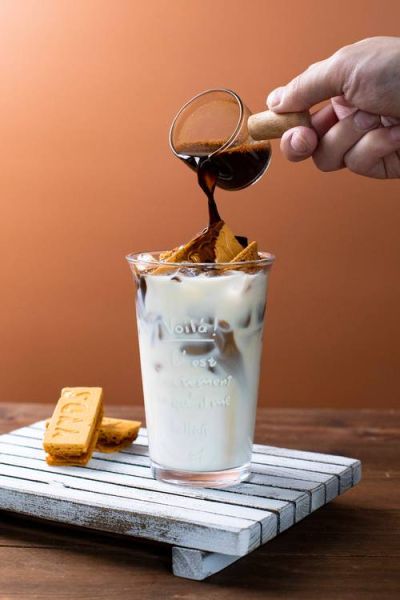 焦糖拿铁怎么喝_焦糖拿铁的正确喝法-第1张图片-山城妙识