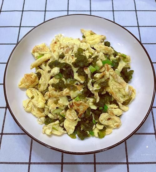 地皮菜炒鸡蛋怎么做_地皮菜炒鸡蛋需要焯水吗-第1张图片-山城妙识 地皮菜炒鸡蛋怎么做_地皮菜炒鸡蛋需要焯水吗-第1张图片-山城妙识