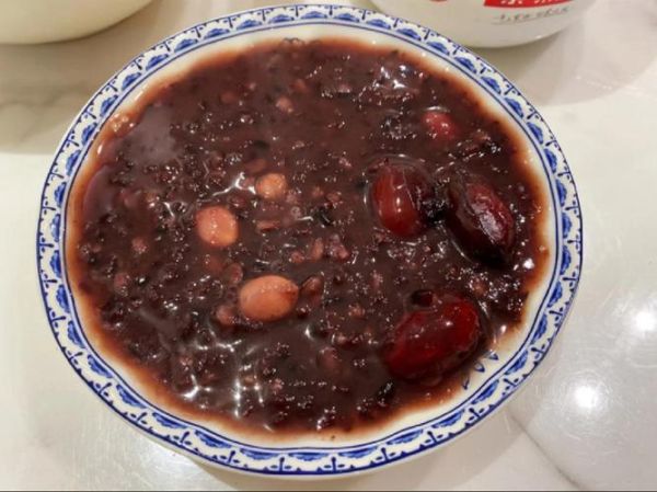 黑糯米粥的功效与禁忌_适合什么人吃-第2张图片-山城妙识