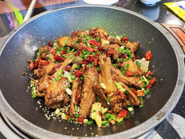 正宗干锅鸭头怎么做_干锅鸭头香辣秘诀-第1张图片-山城妙识