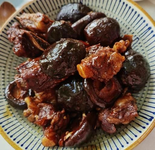 香菇烧排骨怎么做_香菇烧排骨的家常做法-第3张图片-山城妙识