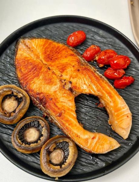 香煎三文鱼怎么做才好吃_三文鱼煎多久才嫩-第1张图片-山城妙识