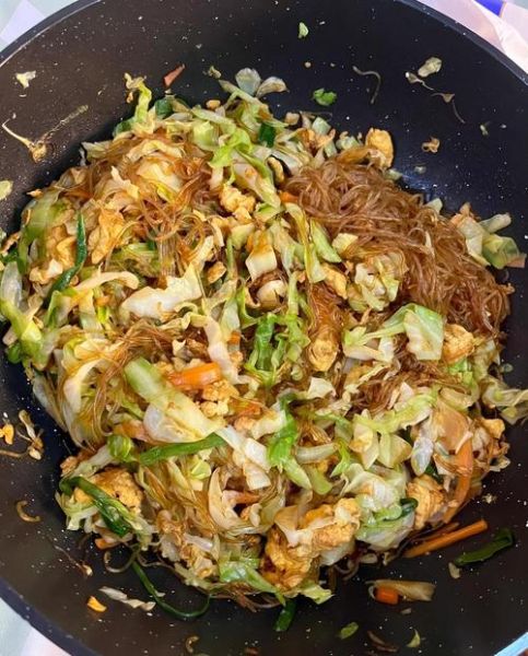 包菜粉丝炒肉怎么做好吃_包菜粉丝炒肉家常做法-第3张图片-山城妙识